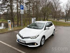 Balts Toyota Auris 2016 Rīga, ar dzinēja tilpumu 1.60 L un nobraukumu 122 tūkst. km par 7800 €, foto 6 vietnē AUTOMOTO.COM.LV