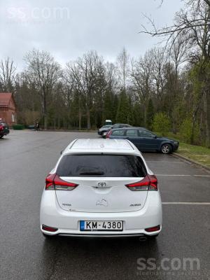 Balts Toyota Auris 2016 Rīga, ar dzinēja tilpumu 1.60 L un nobraukumu 122 tūkst. km par 7800 €, foto 9 vietnē AUTOMOTO.COM.LV