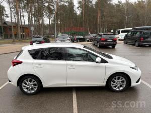 Balts Toyota Auris 2016 Rīga, ar dzinēja tilpumu 1.60 L un nobraukumu 122 tūkst. km par 7800 €, foto 10 vietnē AUTOMOTO.COM.LV