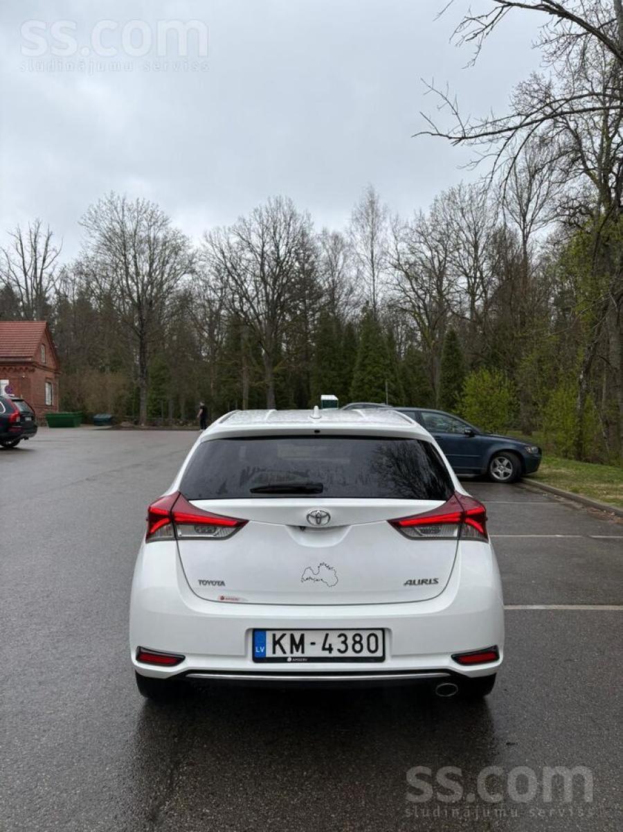 Balts Toyota Auris 2016 Rīga, ar dzinēja tilpumu 1.60 L un nobraukumu 122 tūkst. km par 7800 €, foto 12 vietnē AUTOMOTO.COM.LV
