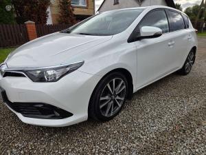 Balts Toyota Auris 2016 Šauļi, ar dzinēja tilpumu 1.60 L un nobraukumu 122 tūkst. km par 8100 €, foto  vietnē AUTOMOTO.COM.LV