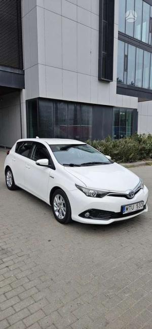 Balts Toyota Auris 2016 Viļņa, ar dzinēja tilpumu 1.80 L un nobraukumu 231 tūkst. km par 9490 €, foto  vietnē AUTOMOTO.COM.LV
