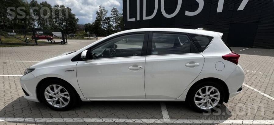 Balts Toyota Auris 2017 Rīga, ar dzinēja tilpumu 1.80 L un nobraukumu 90 tūkst. km par 12500 €, foto 1 vietnē AUTOMOTO.COM.LV