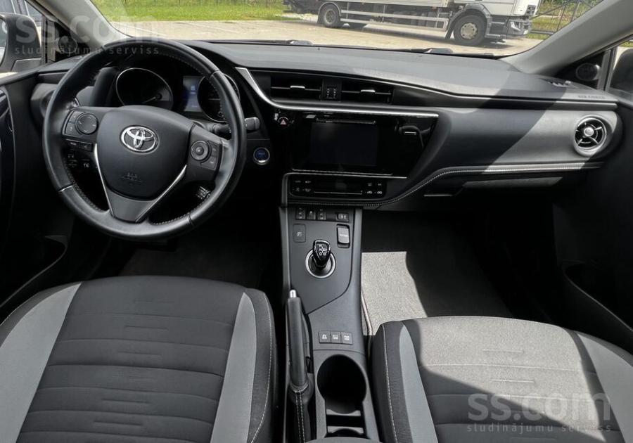 Balts Toyota Auris 2017 Rīga, ar dzinēja tilpumu 1.80 L un nobraukumu 90 tūkst. km par 12500 €, foto 5 vietnē AUTOMOTO.COM.LV