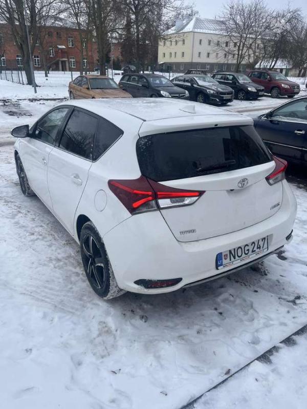 White Toyota Auris 2017 in Marijampole, with an engine capacity of 1.20 L and mileage of 130 thousand km for 8500 €, photo 2 on AUTOMOTO.COM.LV