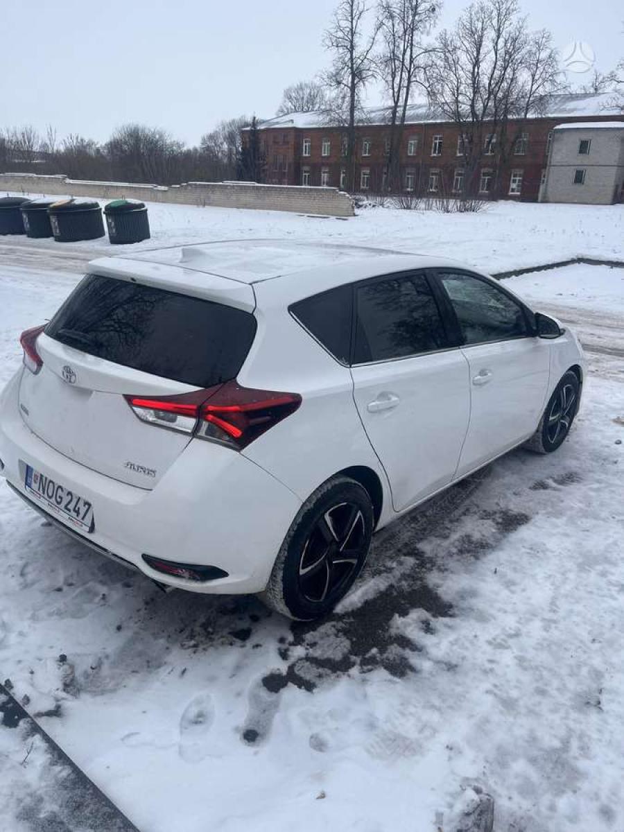 Balts Toyota Auris 2017 Marijampole, ar dzinēja tilpumu 1.20 L un nobraukumu 130 tūkst. km par 8500 €, foto 3 vietnē AUTOMOTO.COM.LV