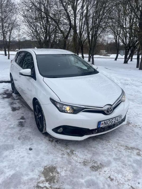 White Toyota Auris 2017 in Marijampole, with an engine capacity of 1.20 L and mileage of 130 thousand km for 8500 €, photo 4 on AUTOMOTO.COM.LV