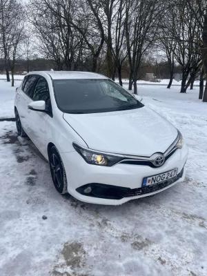 Balts Toyota Auris 2017 Marijampole, ar dzinēja tilpumu 1.20 L un nobraukumu 130 tūkst. km par 8500 €, foto 4 vietnē AUTOMOTO.COM.LV