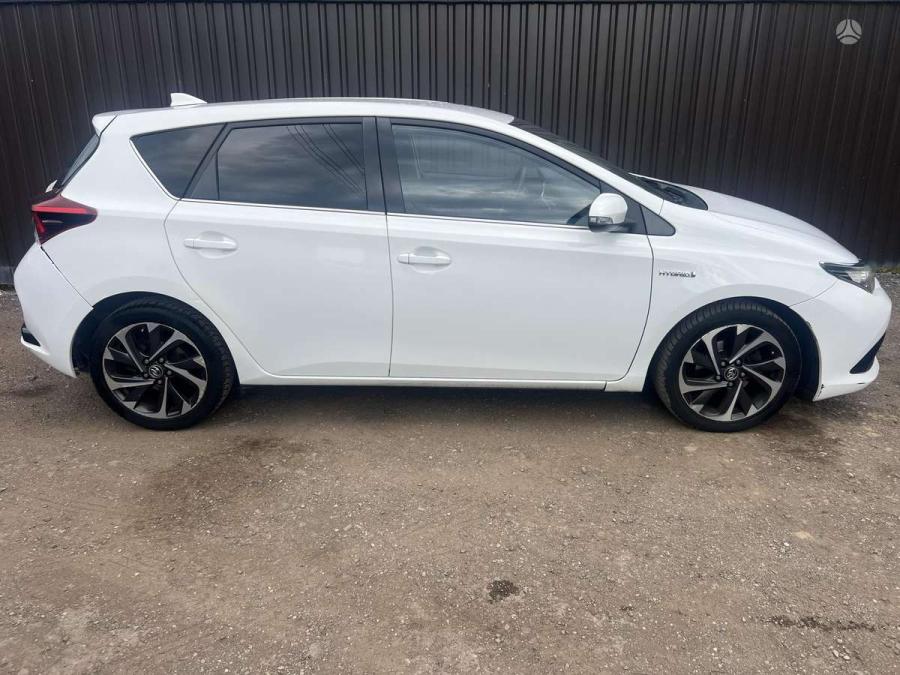 Balts Toyota Auris 2017 Kauņa, ar dzinēja tilpumu 1.80 L un nobraukumu 149 tūkst. km par 7999 €, foto 5 vietnē AUTOMOTO.COM.LV