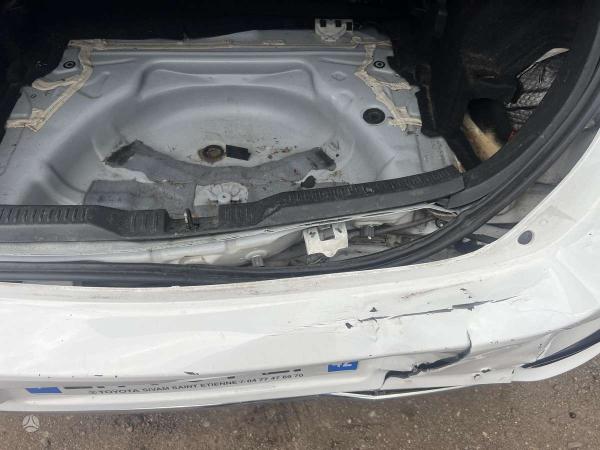 White Toyota Auris 2017 in Kaunas, with an engine capacity of 1.80 L and mileage of 149 thousand km for 7800 €, photo 9 on AUTOMOTO.COM.LV