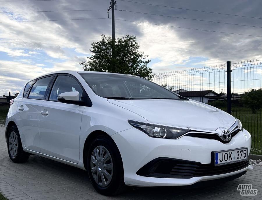Balts Toyota Auris 2017 Klaipėda, ar dzinēja tilpumu 1.30 L un nobraukumu 244 tūkst. km par 6000 €, foto 1 vietnē AUTOMOTO.COM.LV