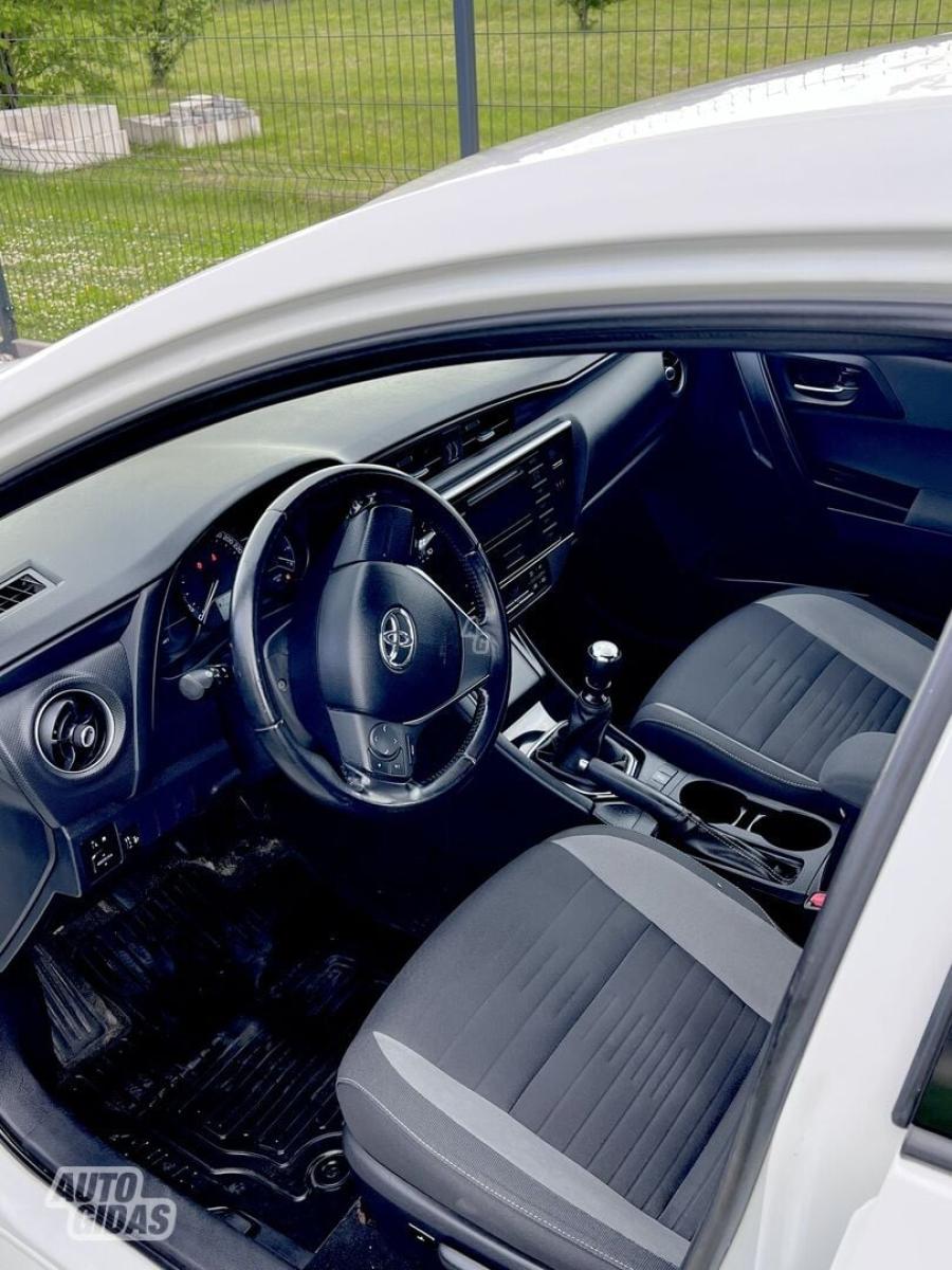 Balts Toyota Auris 2017 Klaipėda, ar dzinēja tilpumu 1.30 L un nobraukumu 244 tūkst. km par 6000 €, foto 11 vietnē AUTOMOTO.COM.LV