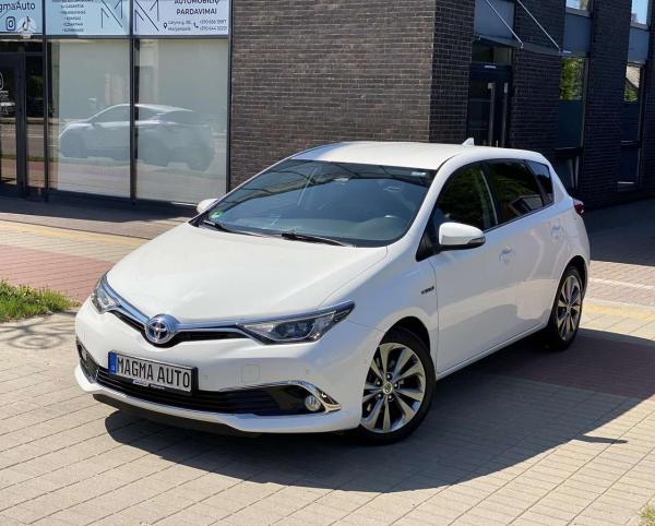 White Toyota Auris 2017 in Marijampole, with an engine capacity of 1.80 L and mileage of 157 thousand km for 12750 €, photo 1 on AUTOMOTO.COM.LV