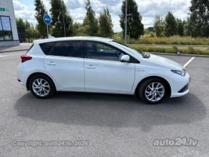Белый Тойота Аурис 2017 в Сауэ, объемом двигателя 1.80 л и пробегом 160 тыс. км за 12500 €, фото 8 на AUTOMOTO.COM.LV