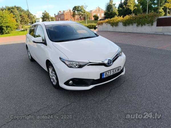 Toyota Auris 2017 in Tallinn on AUTOMOTO.COM.LV White Toyota Auris 2017 in Tallinn, with an engine capacity of 1.80 L and mileage of 275 thousand km for 6490 €, photo 1 on AUTOMOTO.COM.LV