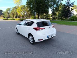 White Toyota Auris 2017 in Tallinn, with an engine capacity of 1.80 L and mileage of 275 thousand km for 6490 €, photo 5 on AUTOMOTO.COM.LV