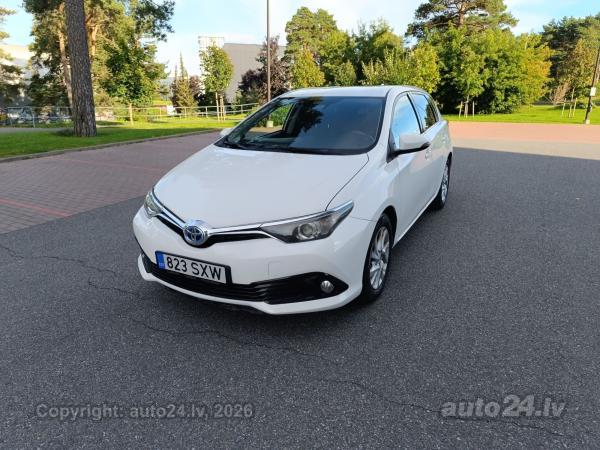 Toyota Auris 2017 in Tallinn on AUTOMOTO.COM.LV White Toyota Auris 2017 in Tallinn, with an engine capacity of 1.80 L and mileage of 275 thousand km for 6490 €, photo 7 on AUTOMOTO.COM.LV