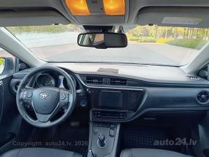 White Toyota Auris 2017 in Tallinn, with an engine capacity of 1.80 L and mileage of 275 thousand km for 6490 €, photo 8 on AUTOMOTO.COM.LV