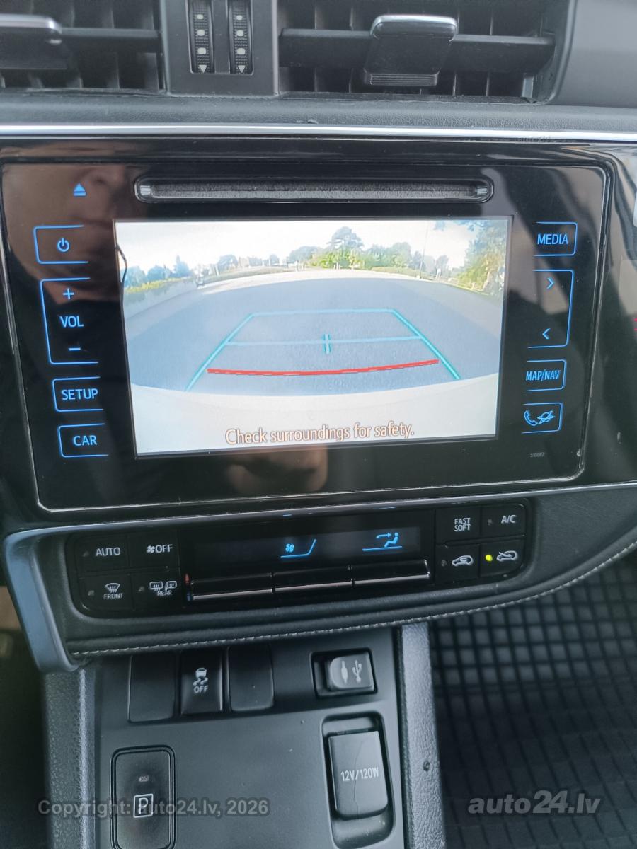 White Toyota Auris 2017 in Tallinn, with an engine capacity of 1.80 L and mileage of 275 thousand km for 6490 €, photo 9 on AUTOMOTO.COM.LV