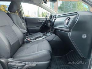 White Toyota Auris 2017 in Tallinn, with an engine capacity of 1.80 L and mileage of 275 thousand km for 6490 €, photo 10 on AUTOMOTO.COM.LV