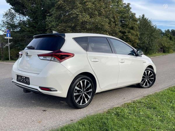 Balts Toyota Auris 2017 Viļņa, ar dzinēja tilpumu 1.80 L un nobraukumu 246 tūkst. km par 9999 €, foto 3 vietnē AUTOMOTO.COM.LV