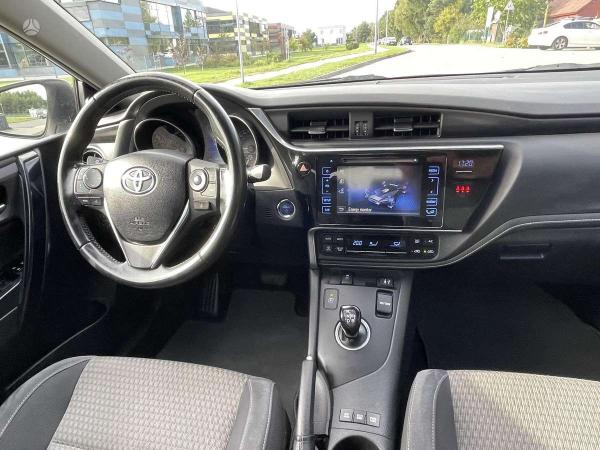 Balts Toyota Auris 2017 Viļņa, ar dzinēja tilpumu 1.80 L un nobraukumu 246 tūkst. km par 9999 €, foto 4 vietnē AUTOMOTO.COM.LV