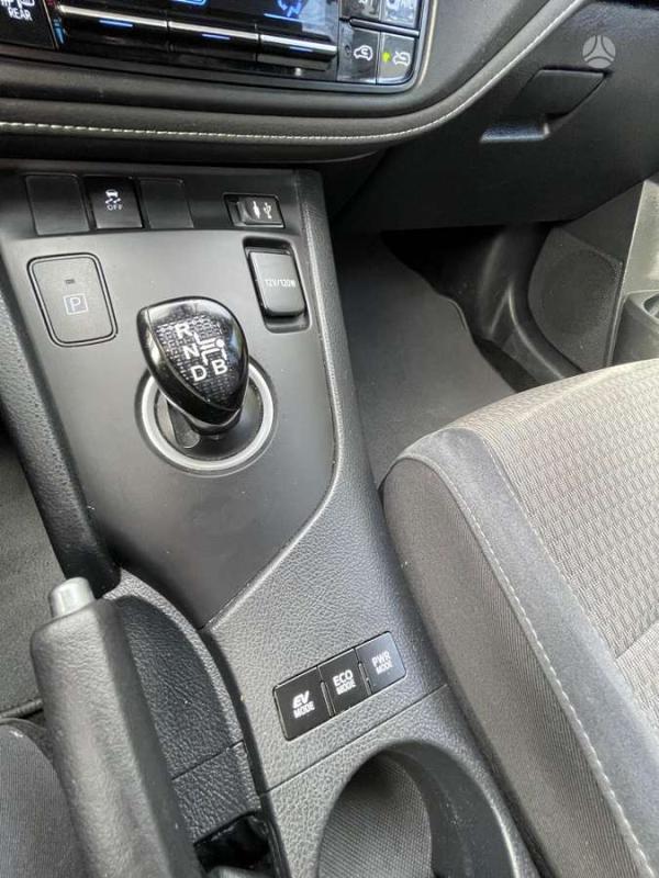 Balts Toyota Auris 2017 Viļņa, ar dzinēja tilpumu 1.80 L un nobraukumu 246 tūkst. km par 9999 €, foto 7 vietnē AUTOMOTO.COM.LV