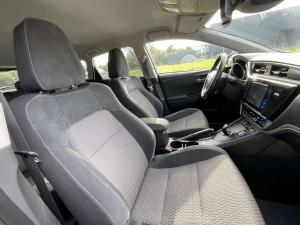 White Toyota Auris 2017 in Vilnius, with an engine capacity of 1.80 L and mileage of 246 thousand km for 10000 €, photo 4 on AUTOMOTO.COM.LV