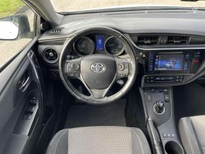 White Toyota Auris 2017 in Vilnius, with an engine capacity of 1.80 L and mileage of 246 thousand km for 10000 €, photo 5 on AUTOMOTO.COM.LV