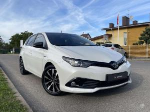 White Toyota Auris 2017 in Vilnius, with an engine capacity of 1.80 L and mileage of 246 thousand km for 10000 €, photo 12 on AUTOMOTO.COM.LV