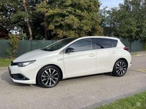 White Toyota Auris 2017 in Vilnius, with an engine capacity of 1.80 L and mileage of 246 thousand km for 10000 €, photo 19 on AUTOMOTO.COM.LV