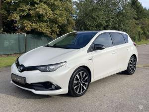 White Toyota Auris 2017 in Vilnius, with an engine capacity of 1.80 L and mileage of 246 thousand km for 10000 €, photo 20 on AUTOMOTO.COM.LV