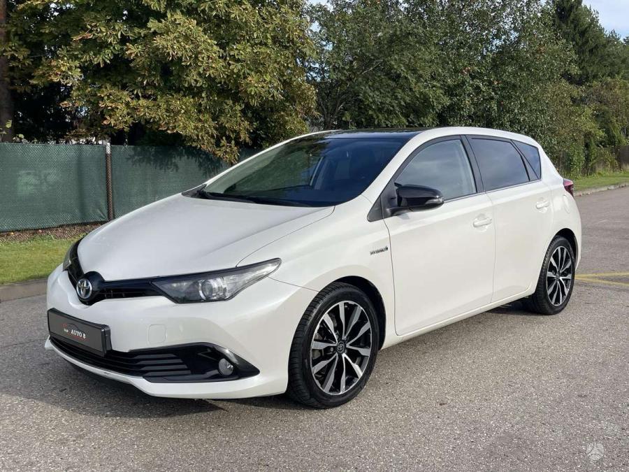 White Toyota Auris 2017 in Vilnius, with an engine capacity of 1.80 L and mileage of 246 thousand km for 10000 €, photo 20 on AUTOMOTO.COM.LV