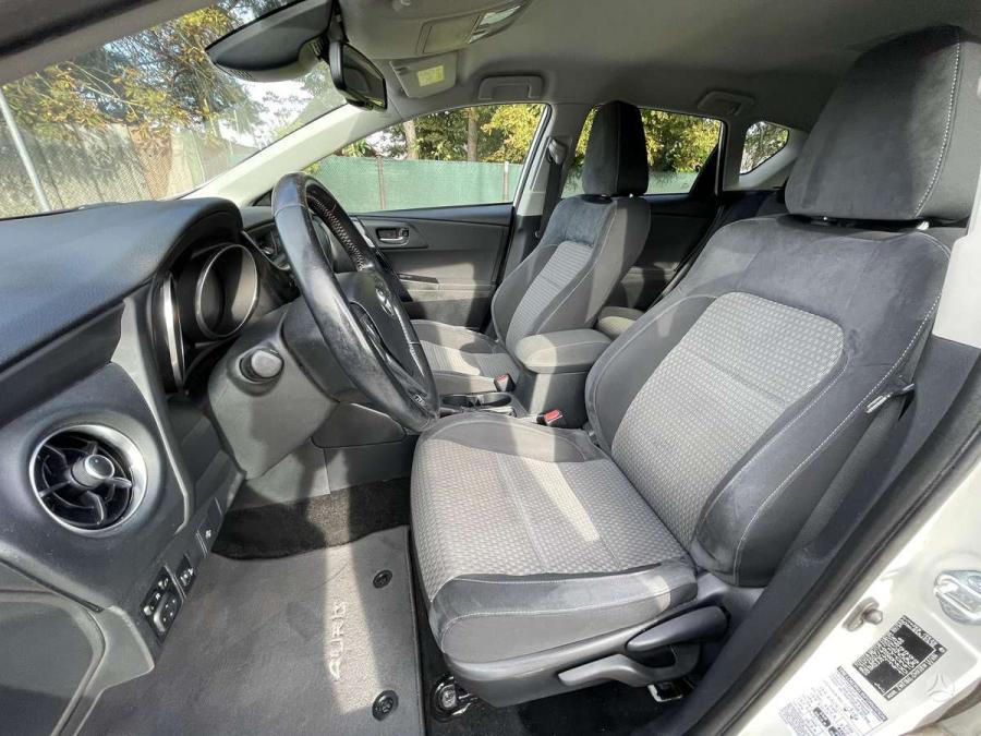 White Toyota Auris 2017 in Vilnius, with an engine capacity of 1.80 L and mileage of 246 thousand km for 10000 €, photo 21 on AUTOMOTO.COM.LV