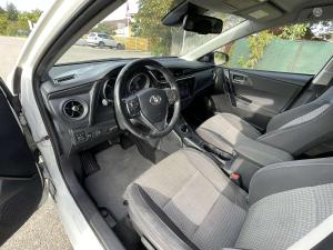 White Toyota Auris 2017 in Vilnius, with an engine capacity of 1.80 L and mileage of 246 thousand km for 10000 €, photo 22 on AUTOMOTO.COM.LV