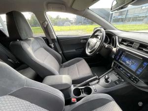 White Toyota Auris 2017 in Vilnius, with an engine capacity of 1.80 L and mileage of 246 thousand km for 10000 €, photo 27 on AUTOMOTO.COM.LV