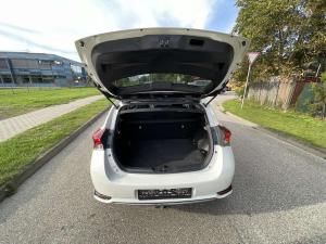 White Toyota Auris 2017 in Vilnius, with an engine capacity of 1.80 L and mileage of 246 thousand km for 10000 €, photo 30 on AUTOMOTO.COM.LV