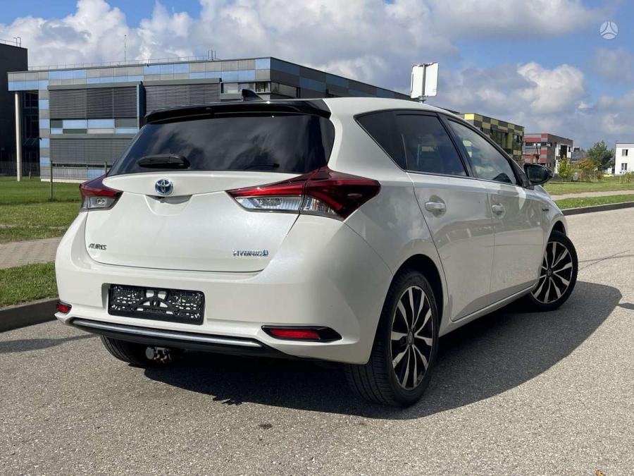 Balts Toyota Auris 2017 Viļņa, ar dzinēja tilpumu 1.80 L un nobraukumu 246 tūkst. km par 10200 €, foto 3 vietnē AUTOMOTO.COM.LV