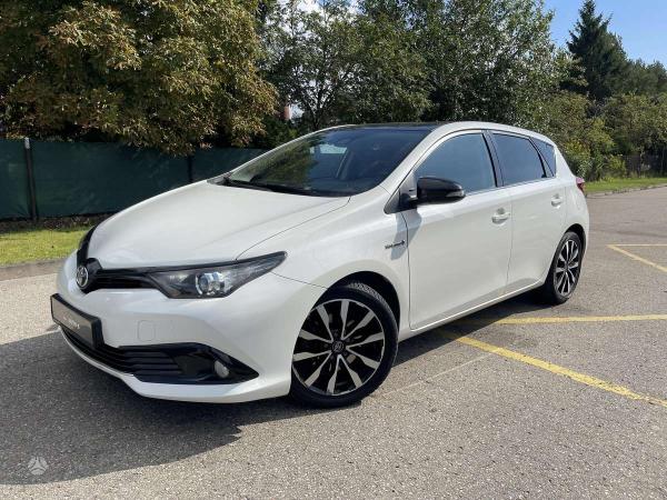 Toyota Auris 2017 Viļņa vietnē Balts Toyota Auris 2017 Viļņa, ar dzinēja tilpumu 1.80 L un nobraukumu 246 tūkst. km par 10200 €, foto 4 vietnē AUTOMOTO.COM.LV