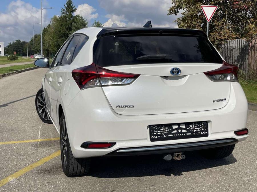 Balts Toyota Auris 2017 Viļņa, ar dzinēja tilpumu 1.80 L un nobraukumu 246 tūkst. km par 10200 €, foto 9 vietnē AUTOMOTO.COM.LV
