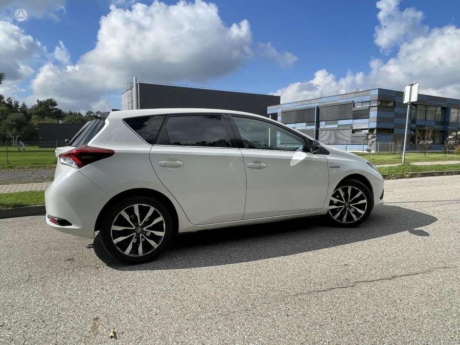 Balts Toyota Auris 2017 Viļņa, ar dzinēja tilpumu 1.80 L un nobraukumu 246 tūkst. km par 10200 €, foto 11 vietnē AUTOMOTO.COM.LV
