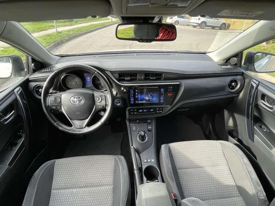 Balts Toyota Auris 2017 Viļņa, ar dzinēja tilpumu 1.80 L un nobraukumu 246 tūkst. km par 10200 €, foto 16 vietnē AUTOMOTO.COM.LV