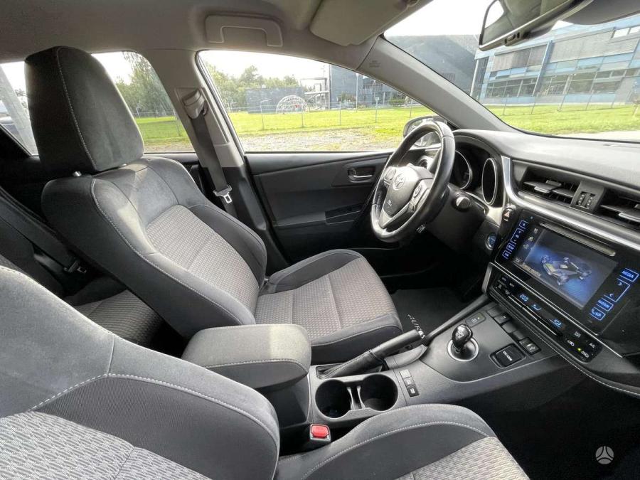 Balts Toyota Auris 2017 Viļņa, ar dzinēja tilpumu 1.80 L un nobraukumu 246 tūkst. km par 10200 €, foto 22 vietnē AUTOMOTO.COM.LV