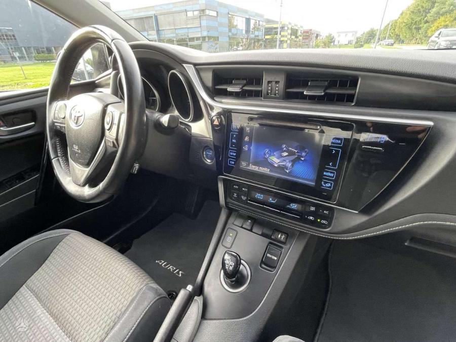 Balts Toyota Auris 2017 Viļņa, ar dzinēja tilpumu 1.80 L un nobraukumu 246 tūkst. km par 10200 €, foto 24 vietnē AUTOMOTO.COM.LV