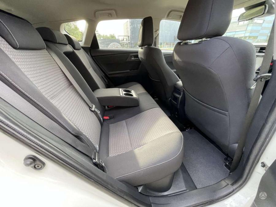 Balts Toyota Auris 2017 Viļņa, ar dzinēja tilpumu 1.80 L un nobraukumu 246 tūkst. km par 10200 €, foto 25 vietnē AUTOMOTO.COM.LV