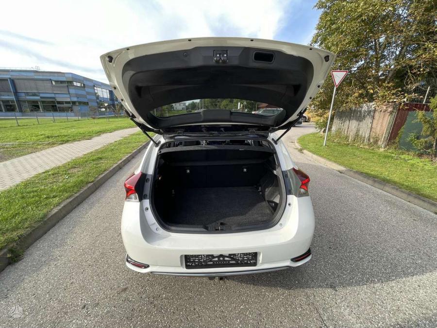 Balts Toyota Auris 2017 Viļņa, ar dzinēja tilpumu 1.80 L un nobraukumu 246 tūkst. km par 10200 €, foto 27 vietnē AUTOMOTO.COM.LV