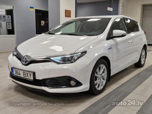 White Toyota Auris 2018 in Haapsalu, with an engine capacity of 1.80 L and mileage of 143 thousand km for 11799 €, photo 2 on AUTOMOTO.COM.LV