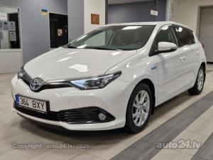 White Toyota Auris 2018 in Haapsalu, with an engine capacity of 1.80 L and mileage of 143 thousand km for 11799 €, photo 2 on AUTOMOTO.COM.LV