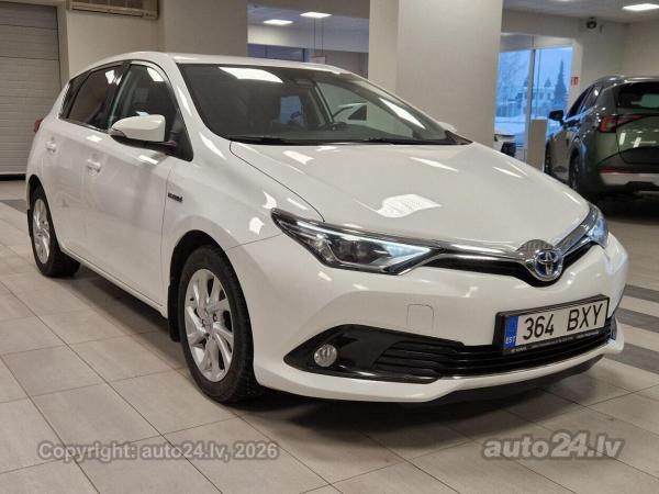White Toyota Auris 2018 in Haapsalu, with an engine capacity of 1.80 L and mileage of 143 thousand km for 11799 €, photo 4 on AUTOMOTO.COM.LV