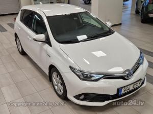 White Toyota Auris 2018 in Haapsalu, with an engine capacity of 1.80 L and mileage of 143 thousand km for 11799 €, photo 5 on AUTOMOTO.COM.LV